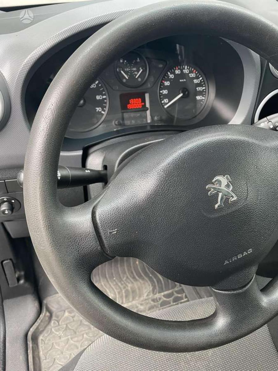 White Peugeot Partner 2017 in Kaunas, with an engine capacity of 1.56 L and mileage of 263 thousand km for 4700 €, photo 3 on AUTOMOTO.COM.LV