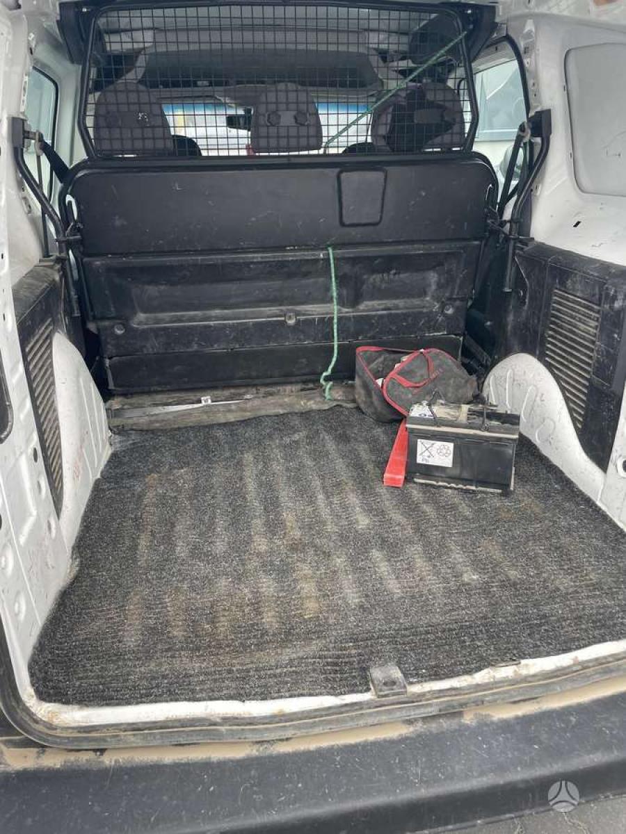 White Peugeot Partner 2017 in Kaunas, with an engine capacity of 1.56 L and mileage of 263 thousand km for 4700 €, photo 4 on AUTOMOTO.COM.LV