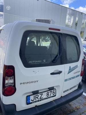White Peugeot Partner 2017 in Kaunas, with an engine capacity of 1.56 L and mileage of 263 thousand km for 4700 €, photo 6 on AUTOMOTO.COM.LV
