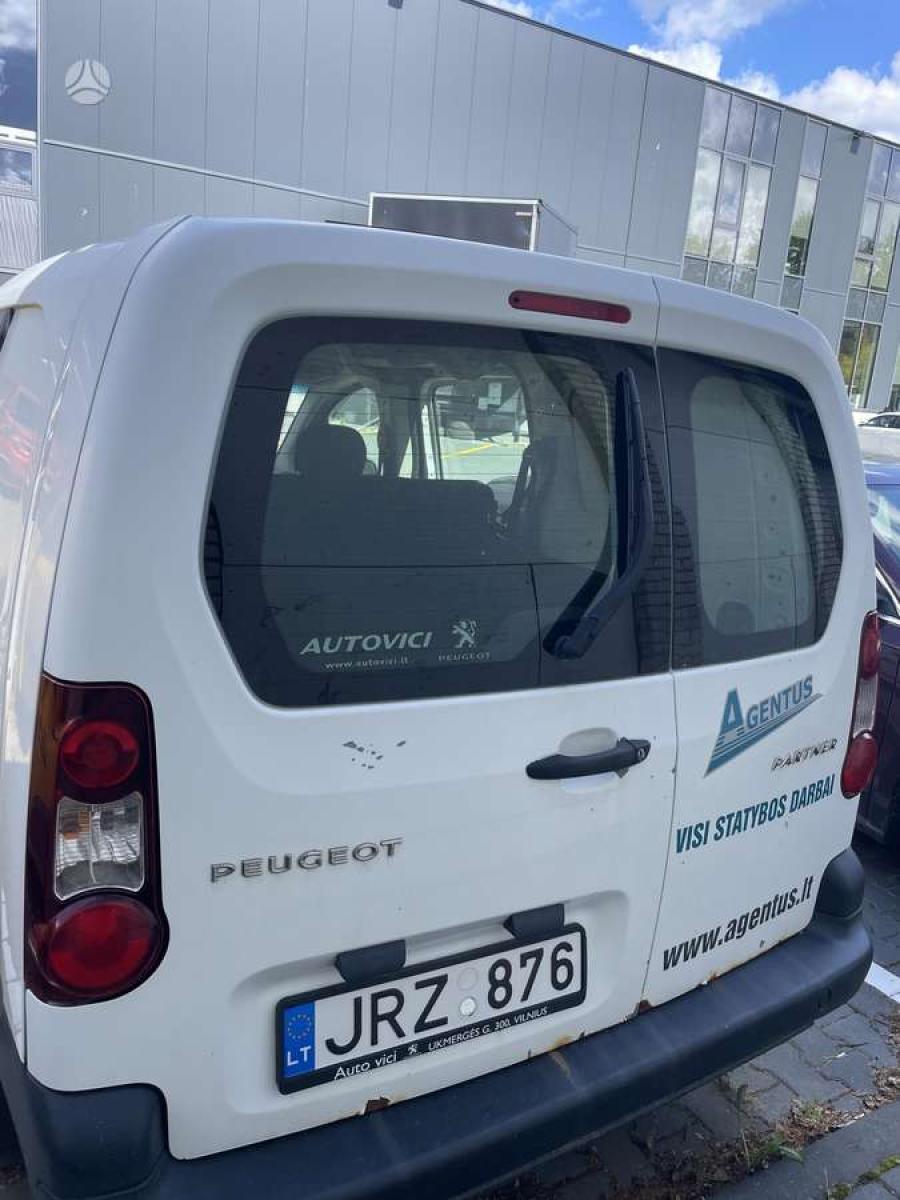 White Peugeot Partner 2017 in Kaunas, with an engine capacity of 1.56 L and mileage of 263 thousand km for 4700 €, photo 6 on AUTOMOTO.COM.LV