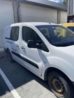 White Peugeot Partner 2017 in Kaunas, with an engine capacity of 1.56 L and mileage of 263 thousand km for 4700 €, photo 9 on AUTOMOTO.COM.LV