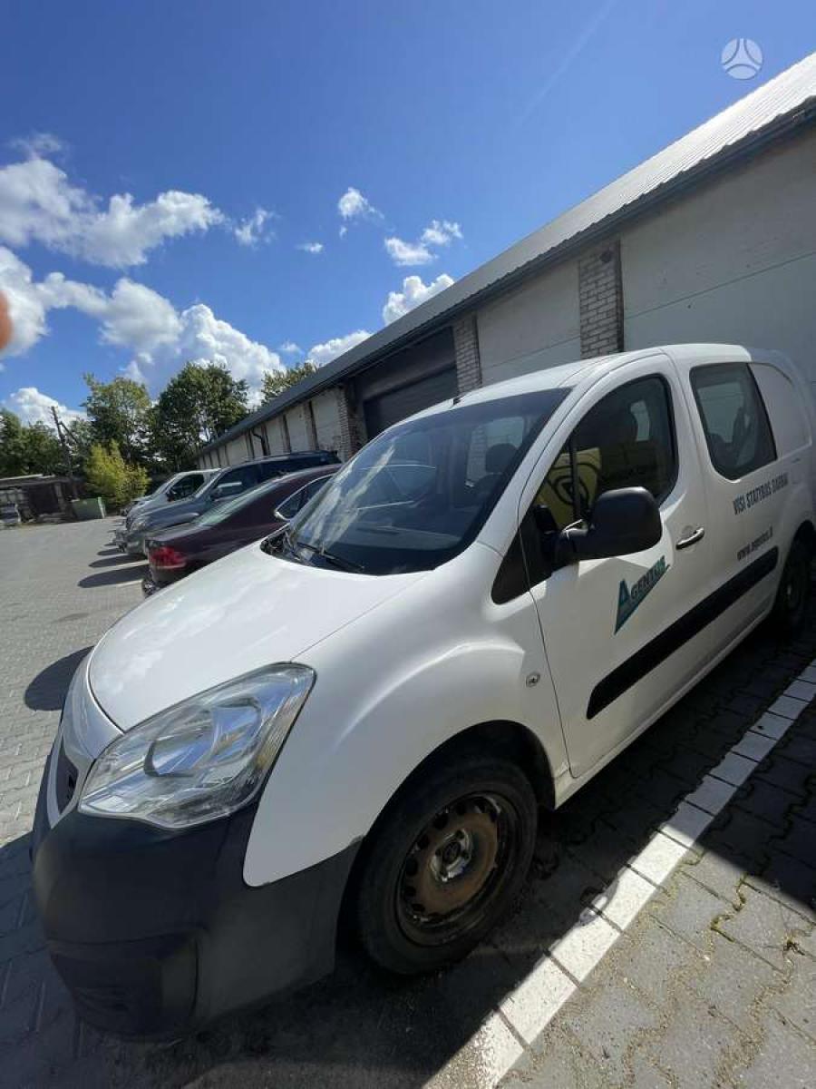 White Peugeot Partner 2017 in Kaunas, with an engine capacity of 1.56 L and mileage of 263 thousand km for 4700 €, photo 10 on AUTOMOTO.COM.LV
