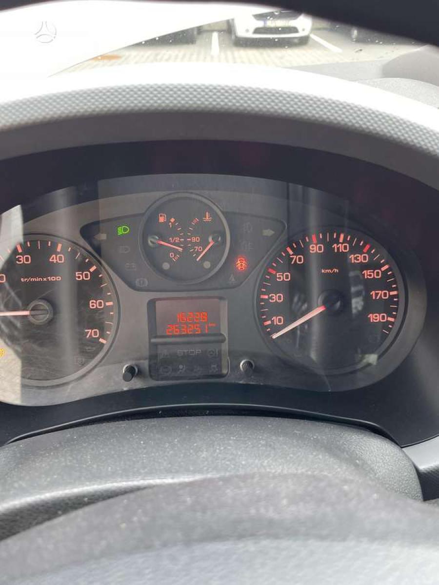 White Peugeot Partner 2017 in Kaunas, with an engine capacity of 1.56 L and mileage of 263 thousand km for 4700 €, photo 11 on AUTOMOTO.COM.LV