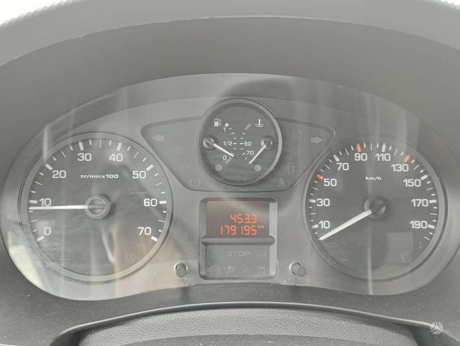 White Peugeot Partner 2018 in Vilnius, with an engine capacity of 1.56 L and mileage of 179 thousand km for 2800 €, photo 8 on AUTOMOTO.COM.LV