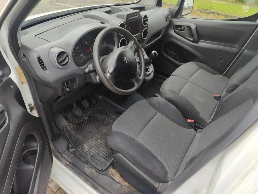 White Peugeot Partner 2018 in Vilnius, with an engine capacity of 1.56 L and mileage of 179 thousand km for 2800 €, photo 10 on AUTOMOTO.COM.LV