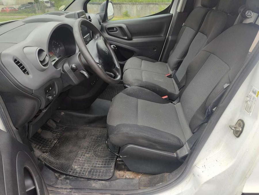 White Peugeot Partner 2018 in Vilnius, with an engine capacity of 1.56 L and mileage of 179 thousand km for 2800 €, photo 11 on AUTOMOTO.COM.LV