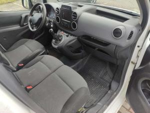 White Peugeot Partner 2018 in Vilnius, with an engine capacity of 1.56 L and mileage of 179 thousand km for 2800 €, photo 12 on AUTOMOTO.COM.LV