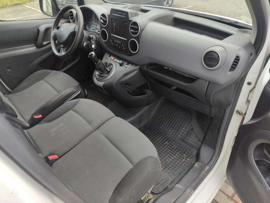 White Peugeot Partner 2018 in Vilnius, with an engine capacity of 1.56 L and mileage of 179 thousand km for 2800 €, photo 12 on AUTOMOTO.COM.LV