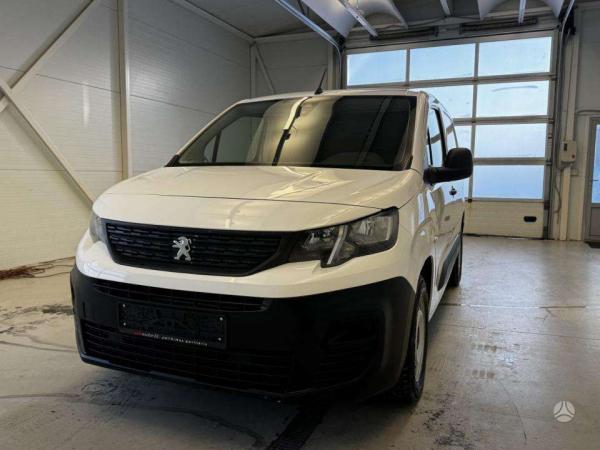White Peugeot Partner 2019 in Radviliskis, with an engine capacity of 1.50 L and mileage of 146 thousand km for 8409 €, photo 2 on AUTOMOTO.COM.LV