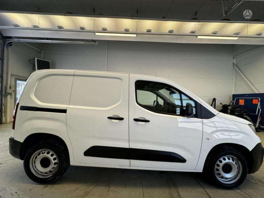 White Peugeot Partner 2019 in Radviliskis, with an engine capacity of 1.50 L and mileage of 146 thousand km for 8409 €, photo 6 on AUTOMOTO.COM.LV