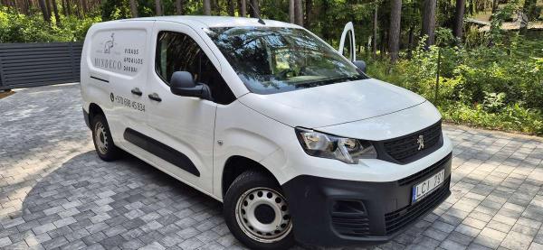 White Peugeot Partner 2019 in Vilnius, with an engine capacity of 1.56 L and mileage of 124 thousand km for 7500 €, photo 2 on AUTOMOTO.COM.LV