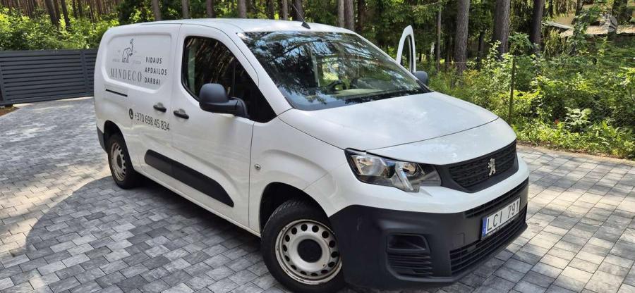 White Peugeot Partner 2019 in Vilnius, with an engine capacity of 1.56 L and mileage of 124 thousand km for 7500 €, photo 3 on AUTOMOTO.COM.LV