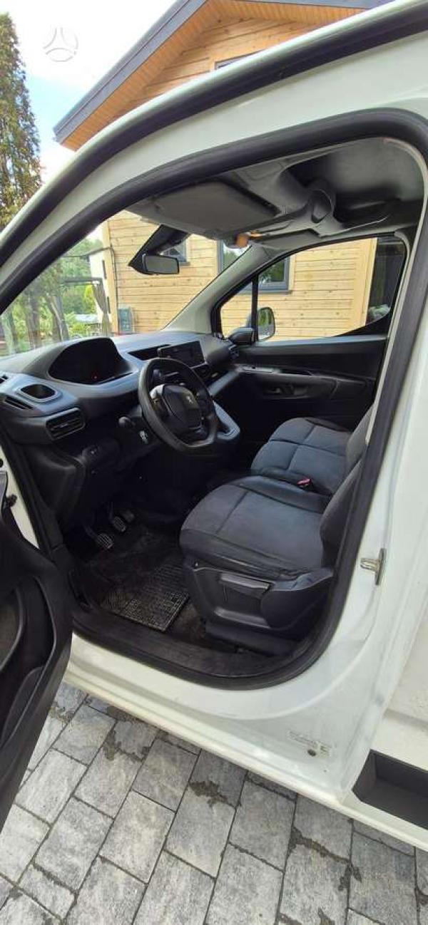 White Peugeot Partner 2019 in Vilnius, with an engine capacity of 1.56 L and mileage of 124 thousand km for 7500 €, photo 4 on AUTOMOTO.COM.LV