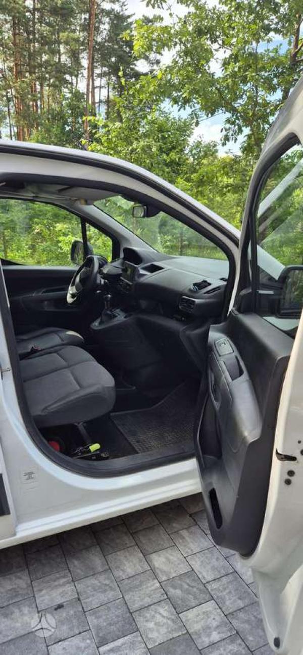 White Peugeot Partner 2019 in Vilnius, with an engine capacity of 1.56 L and mileage of 124 thousand km for 7500 €, photo 5 on AUTOMOTO.COM.LV