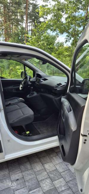 White Peugeot Partner 2019 in Vilnius, with an engine capacity of 1.56 L and mileage of 124 thousand km for 7500 €, photo 6 on AUTOMOTO.COM.LV