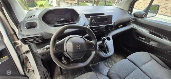 White Peugeot Partner 2019 in Vilnius, with an engine capacity of 1.56 L and mileage of 124 thousand km for 7500 €, photo 7 on AUTOMOTO.COM.LV
