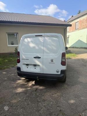 White Peugeot Partner 2019 in Taurage, with an engine capacity of 1.50 L and mileage of 310 thousand km for 4800 €, photo 6 on AUTOMOTO.COM.LV