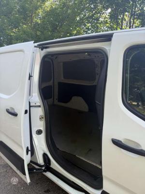 White Peugeot Partner 2019 in Taurage, with an engine capacity of 1.50 L and mileage of 310 thousand km for 4800 €, photo 8 on AUTOMOTO.COM.LV