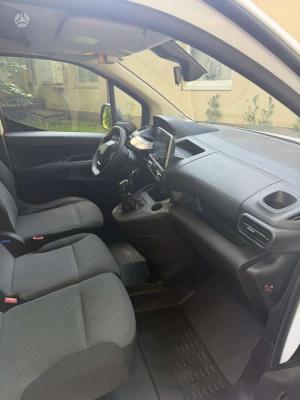 White Peugeot Partner 2019 in Taurage, with an engine capacity of 1.50 L and mileage of 310 thousand km for 4800 €, photo 9 on AUTOMOTO.COM.LV