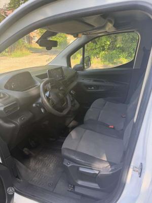 White Peugeot Partner 2019 in Taurage, with an engine capacity of 1.50 L and mileage of 310 thousand km for 4800 €, photo 10 on AUTOMOTO.COM.LV