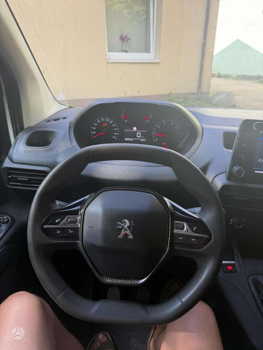 White Peugeot Partner 2019 in Taurage, with an engine capacity of 1.50 L and mileage of 310 thousand km for 4800 €, photo 11 on AUTOMOTO.COM.LV