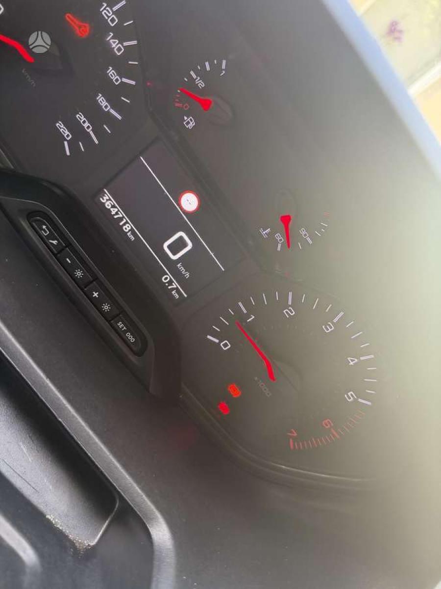 White Peugeot Partner 2019 in Taurage, with an engine capacity of 1.50 L and mileage of 310 thousand km for 4800 €, photo 12 on AUTOMOTO.COM.LV