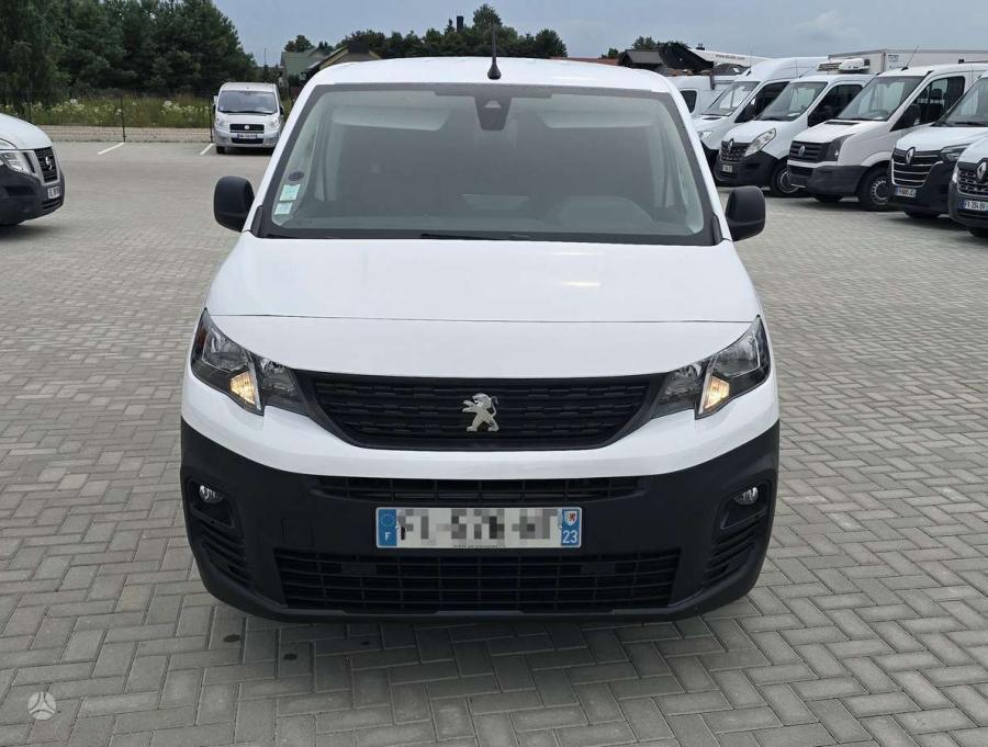 Белый Пежо Partner 2019 в Таураге, объемом двигателя 1.50 л и пробегом 175 тыс. км за 5800 €, фото 3 на AUTOMOTO.COM.LV
