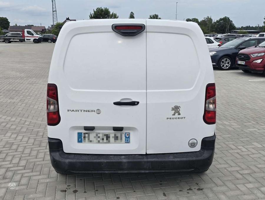 Белый Пежо Partner 2019 в Таураге, объемом двигателя 1.50 л и пробегом 175 тыс. км за 5800 €, фото 10 на AUTOMOTO.COM.LV