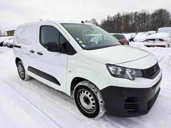 White Peugeot Partner 2020 in Taurage, with an engine capacity of 1.50 L and mileage of 160 thousand km for 7200 €, photo 3 on AUTOMOTO.COM.LV