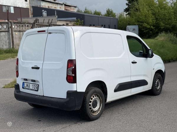 White Peugeot Partner 2020 in Vilnius, with an engine capacity of 1.50 L and mileage of 237 thousand km for 3950 €, photo 3 on AUTOMOTO.COM.LV