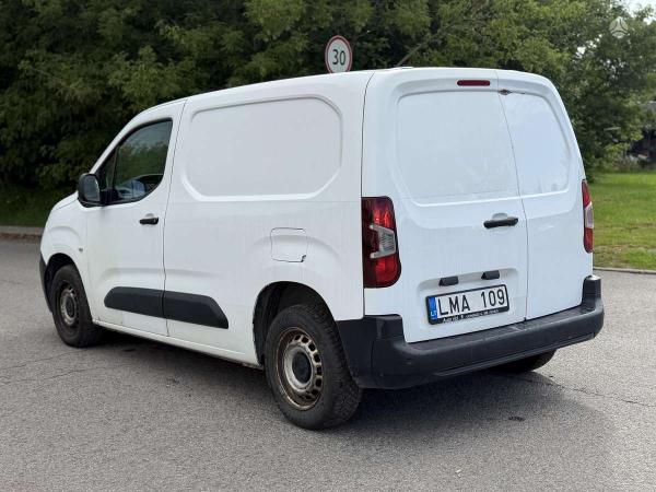 White Peugeot Partner 2020 in Vilnius, with an engine capacity of 1.50 L and mileage of 237 thousand km for 3950 €, photo 5 on AUTOMOTO.COM.LV