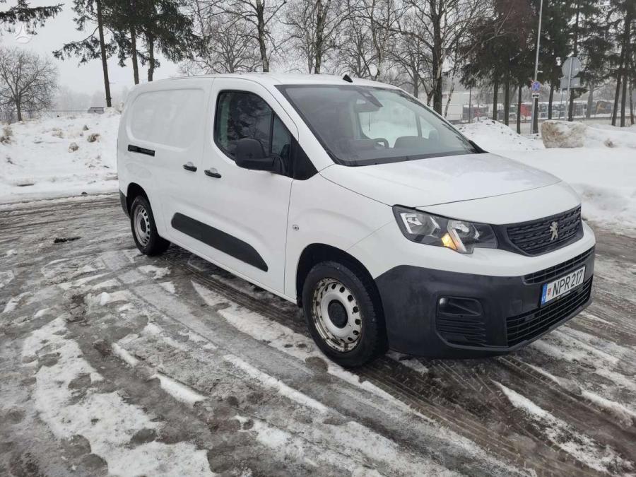White Peugeot Partner 2021 in Vilnius, with an engine capacity of 1.50 L and mileage of 172 thousand km for 11450 €, photo 1 on AUTOMOTO.COM.LV