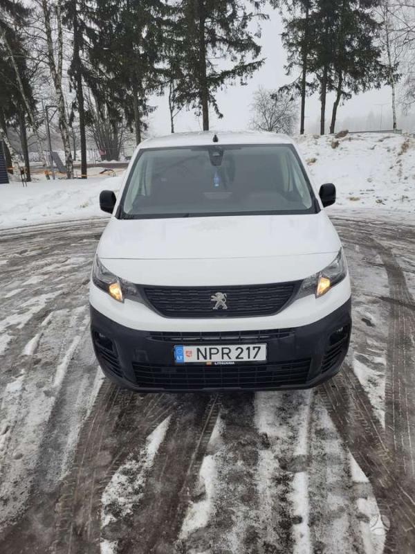 White Peugeot Partner 2021 in Vilnius, with an engine capacity of 1.50 L and mileage of 172 thousand km for 11450 €, photo 3 on AUTOMOTO.COM.LV