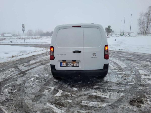 White Peugeot Partner 2021 in Vilnius, with an engine capacity of 1.50 L and mileage of 172 thousand km for 11450 €, photo 6 on AUTOMOTO.COM.LV