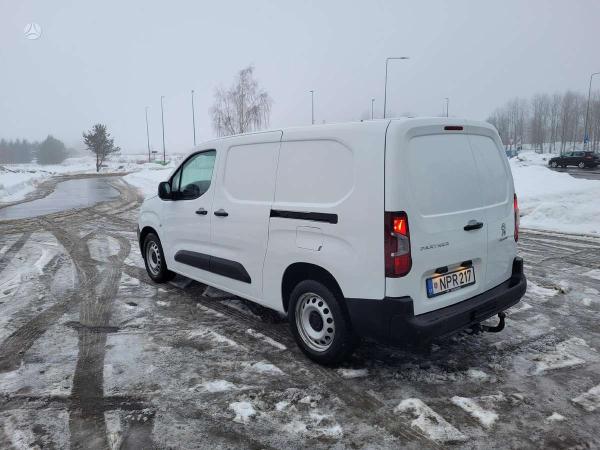 White Peugeot Partner 2021 in Vilnius, with an engine capacity of 1.50 L and mileage of 172 thousand km for 11450 €, photo 7 on AUTOMOTO.COM.LV