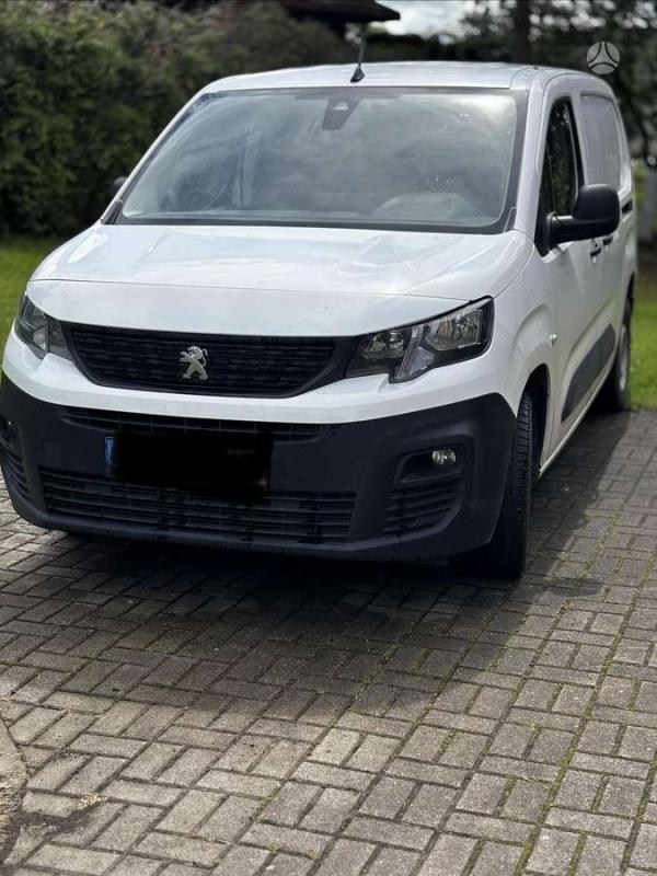 White Peugeot Partner 2021 in Vilnius, with an engine capacity of 1.50 L and mileage of 182 thousand km for 8500 €, photo 1 on AUTOMOTO.COM.LV