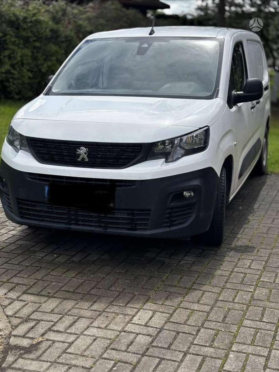 White Peugeot Partner 2021 in Vilnius, with an engine capacity of 1.50 L and mileage of 182 thousand km for 8500 €, photo 1 on AUTOMOTO.COM.LV