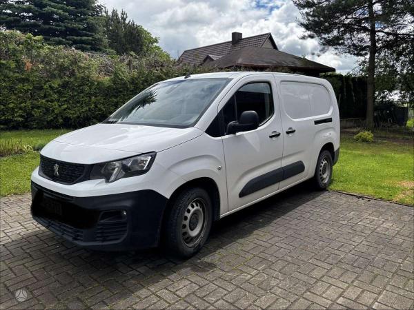 White Peugeot Partner 2021 in Vilnius, with an engine capacity of 1.50 L and mileage of 182 thousand km for 8500 €, photo 2 on AUTOMOTO.COM.LV