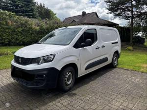 White Peugeot Partner 2021 in Vilnius, with an engine capacity of 1.50 L and mileage of 182 thousand km for 8500 €, photo 3 on AUTOMOTO.COM.LV