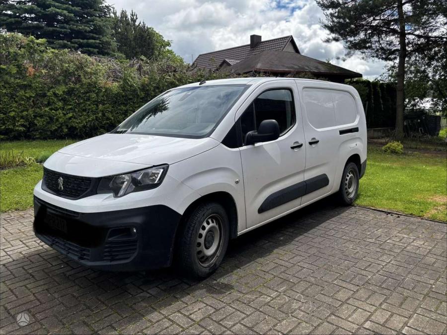 White Peugeot Partner 2021 in Vilnius, with an engine capacity of 1.50 L and mileage of 182 thousand km for 8500 €, photo 3 on AUTOMOTO.COM.LV
