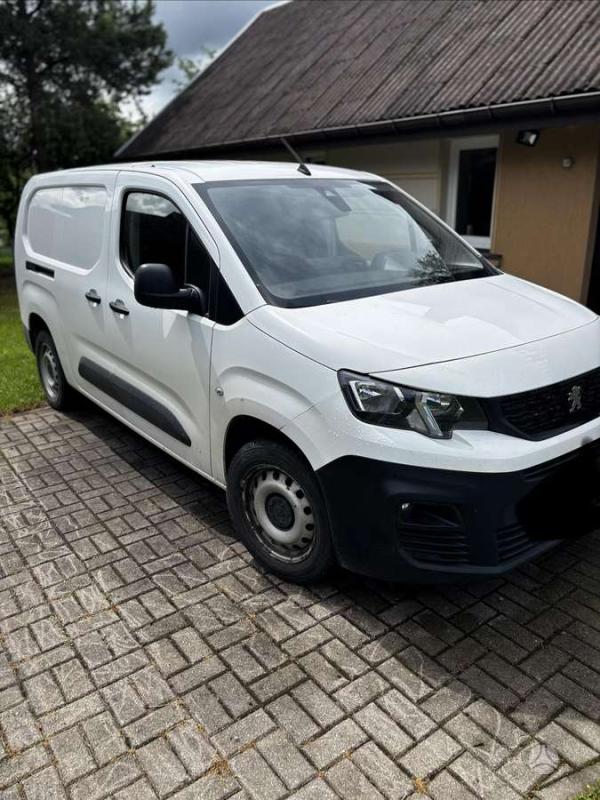 White Peugeot Partner 2021 in Vilnius, with an engine capacity of 1.50 L and mileage of 182 thousand km for 8500 €, photo 4 on AUTOMOTO.COM.LV