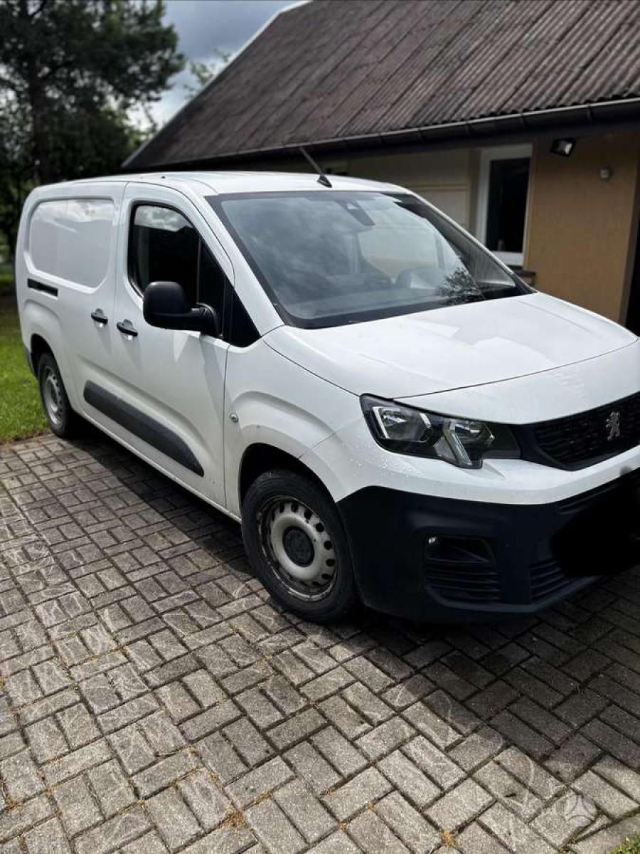 White Peugeot Partner 2021 in Vilnius, with an engine capacity of 1.50 L and mileage of 182 thousand km for 8500 €, photo 5 on AUTOMOTO.COM.LV