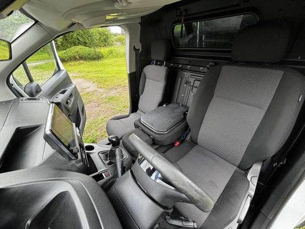 White Peugeot Partner 2021 in Vilnius, with an engine capacity of 1.50 L and mileage of 182 thousand km for 8500 €, photo 9 on AUTOMOTO.COM.LV