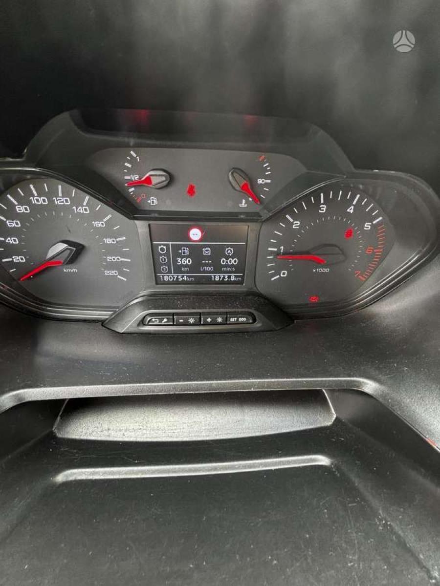 White Peugeot Partner 2021 in Vilnius, with an engine capacity of 1.50 L and mileage of 182 thousand km for 8500 €, photo 13 on AUTOMOTO.COM.LV