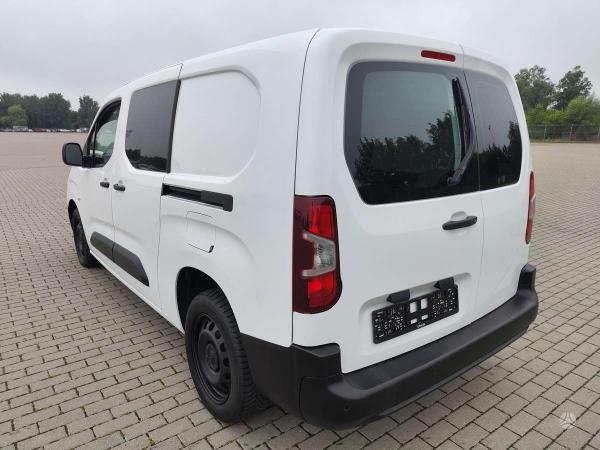 White Peugeot Partner 2021 in Marijampole, with an engine capacity of 1.50 L and mileage of 136 thousand km for 10600 €, photo 4 on AUTOMOTO.COM.LV