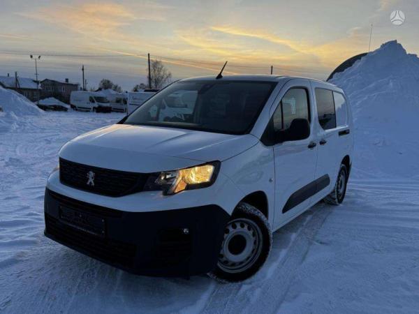 White Peugeot Partner 2022 in Radviliskis, with an engine capacity of 1.50 L and mileage of 143 thousand km for 13249 €, photo 2 on AUTOMOTO.COM.LV