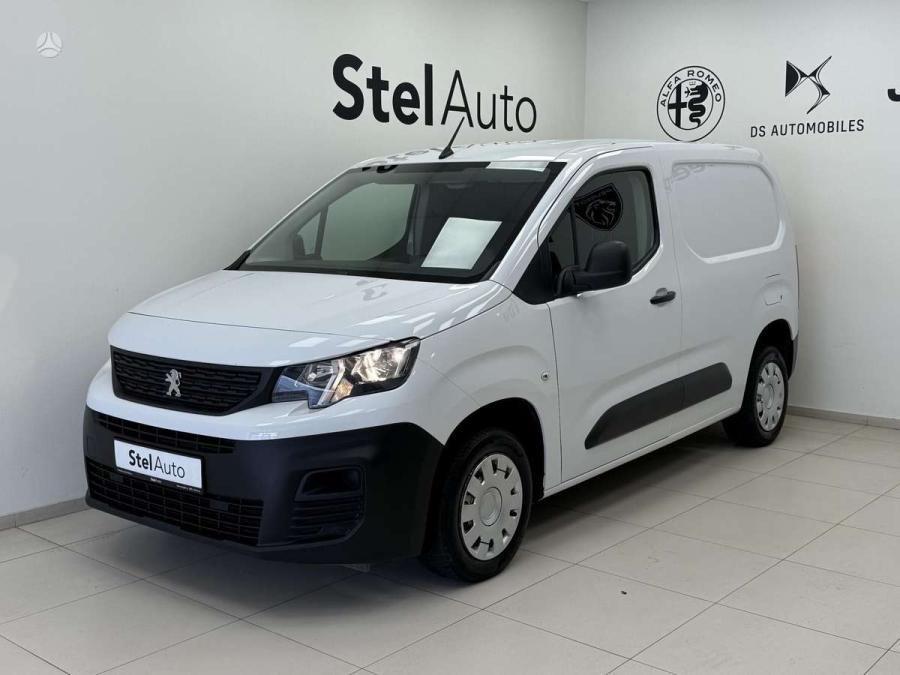 White Peugeot Partner 2023 in Vilnius, with an engine capacity of 1.50 L and mileage of 223 thousand km for 10990 €, photo 1 on AUTOMOTO.COM.LV