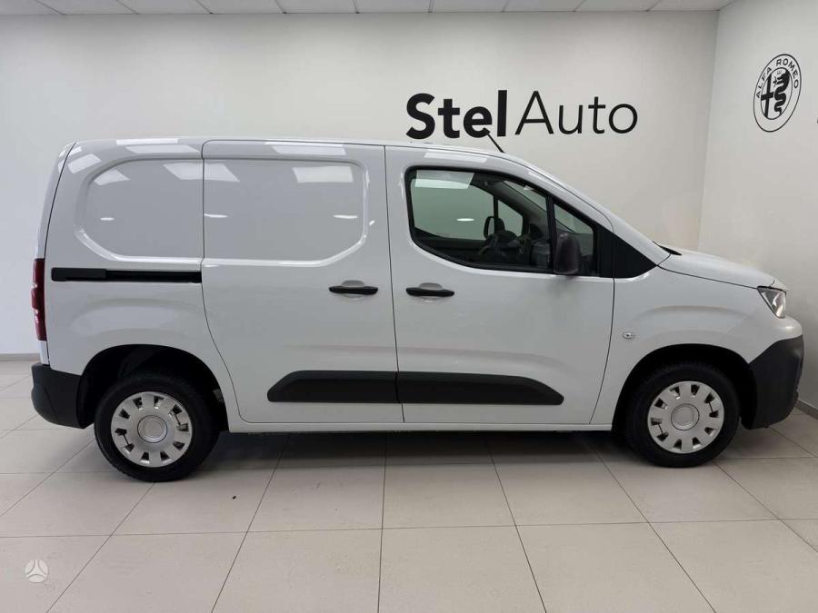 White Peugeot Partner 2023 in Vilnius, with an engine capacity of 1.50 L and mileage of 223 thousand km for 10990 €, photo 7 on AUTOMOTO.COM.LV
