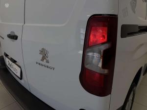 White Peugeot Partner 2023 in Vilnius, with an engine capacity of 1.50 L and mileage of 223 thousand km for 10990 €, photo 9 on AUTOMOTO.COM.LV