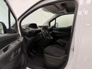 White Peugeot Partner 2023 in Vilnius, with an engine capacity of 1.50 L and mileage of 223 thousand km for 10990 €, photo 10 on AUTOMOTO.COM.LV